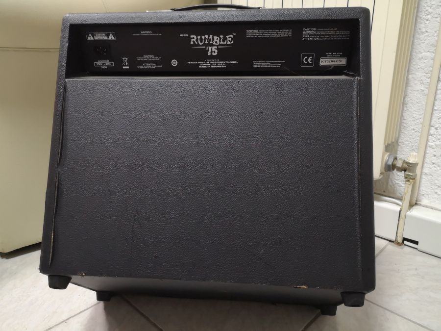 Fender Rumble 75