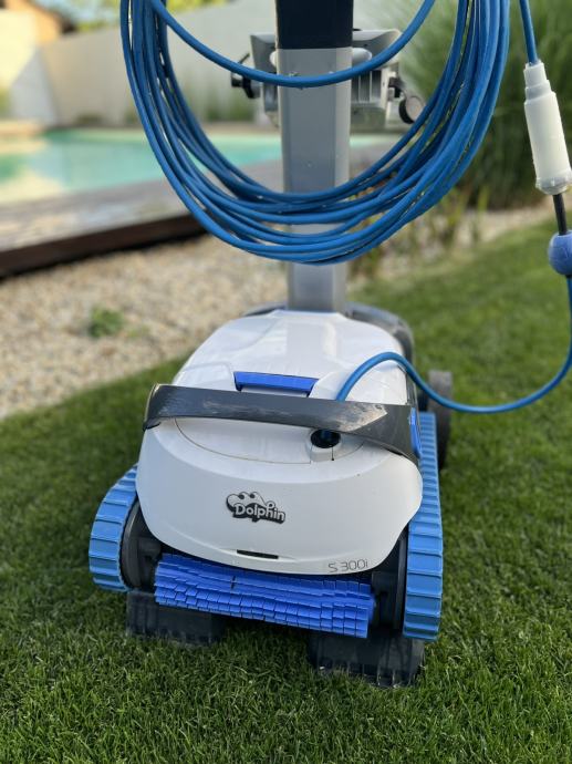 ROBOT ZA BAZEN-AUTOMATSKI USISAVAČ DOLPHIN s300i-AKCIJA