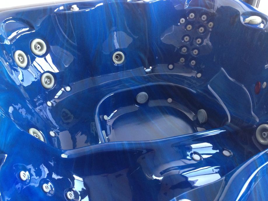 Bazen JACUZZI model J-SPA 20/2 NOVO NEKORIŠTENO PRILIKA