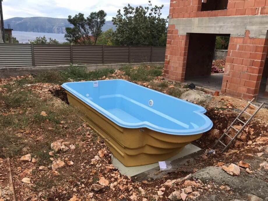 Bazen Poliesterski’’MATEA’- vinyloester 7,70x3,10x1,55 Montaža opreme