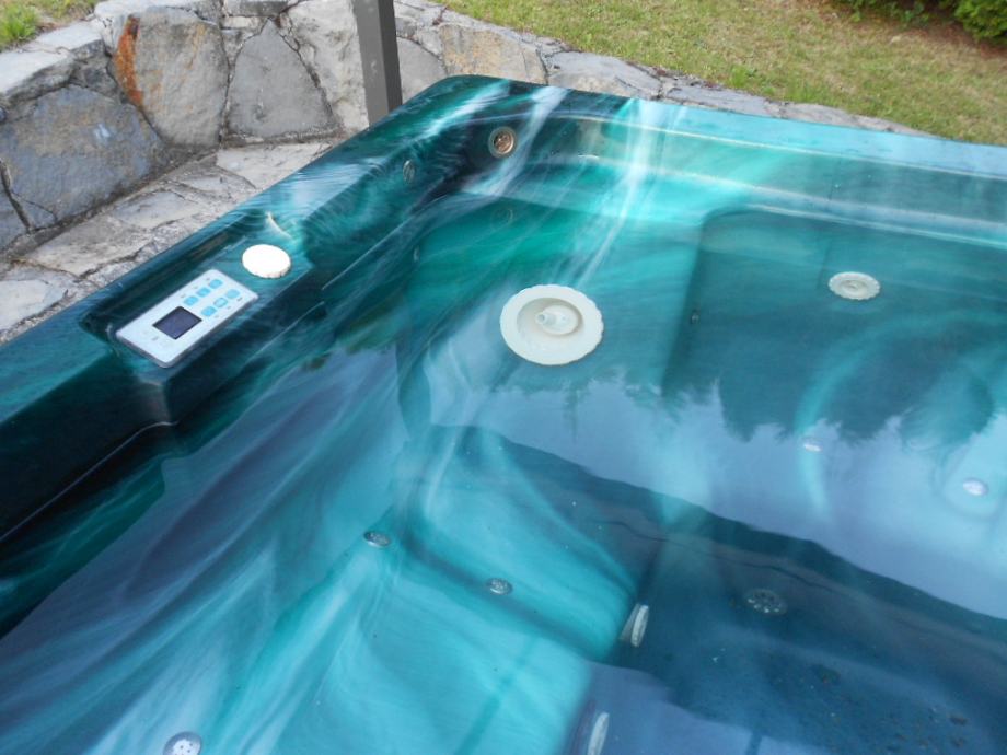 Vanjski hidromasažni jacuzzi