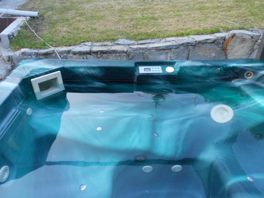 Vanjski hidromasažni jacuzzi