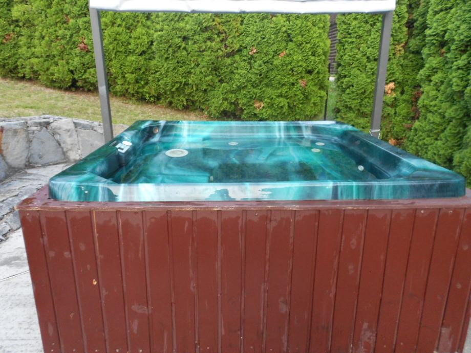 Vanjski hidromasažni jacuzzi