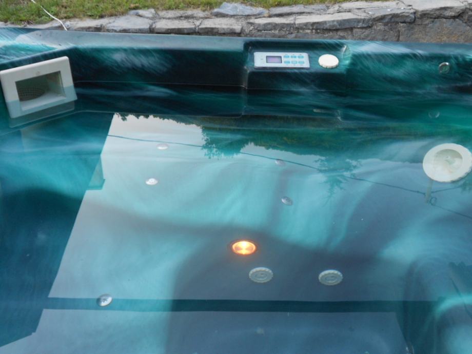 Vanjski hidromasažni jacuzzi