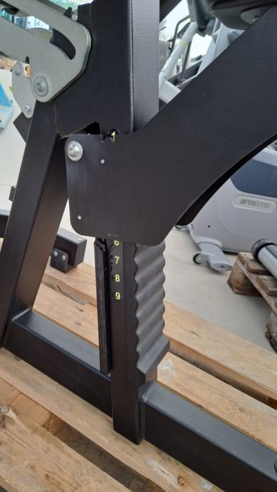 TECHNOGYM PURE STRENGTH SCOTT BENCH