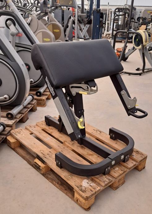 TECHNOGYM PURE STRENGTH SCOTT BENCH