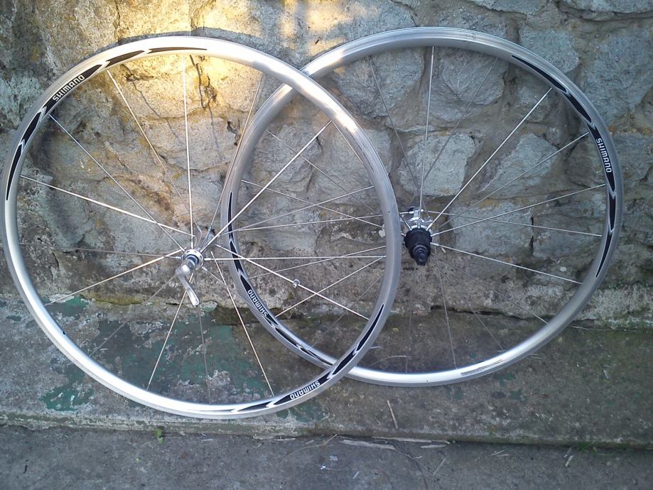 P: cestovni kotači Shimano WH-R560