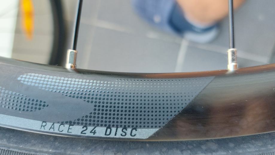 Kotači sa Cst gumama Alexrims syncros race 24 disc