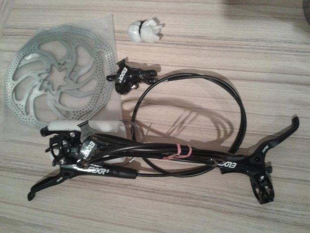 P: Avid Elixir 5 Black - model 2013