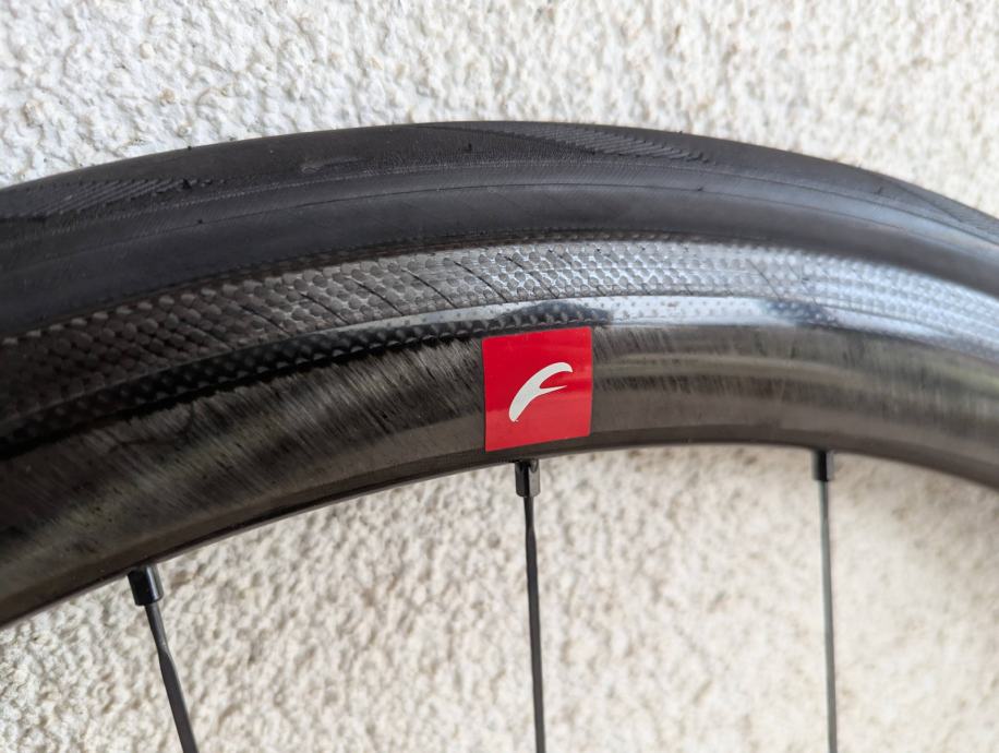 Fulcrum Wind 40c - cestovni karbonski kotači - clincher