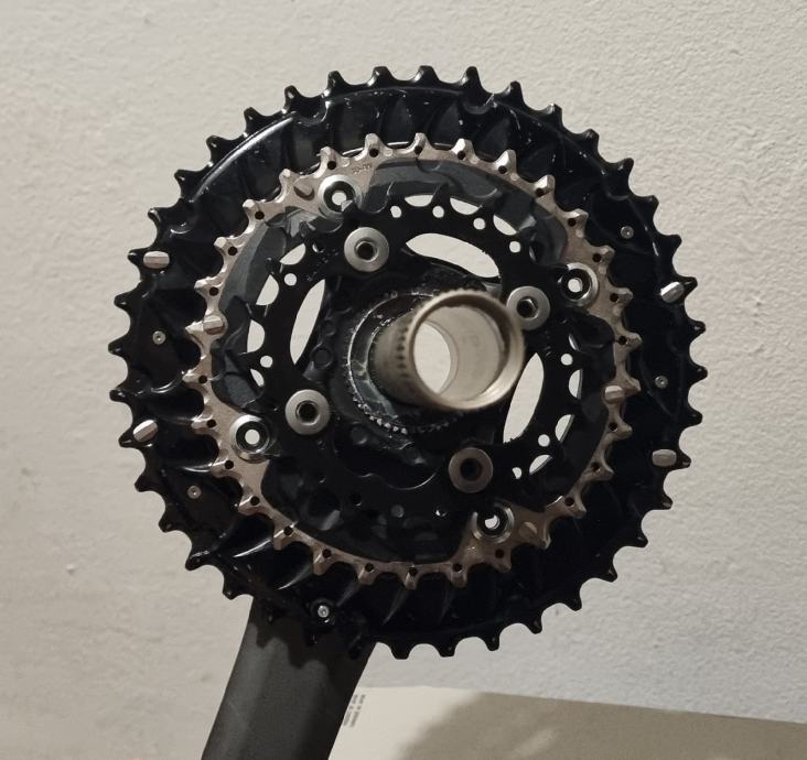 SHIMANO DEORE FC-M6000-3 HOLLOWTECH II CRANKSET