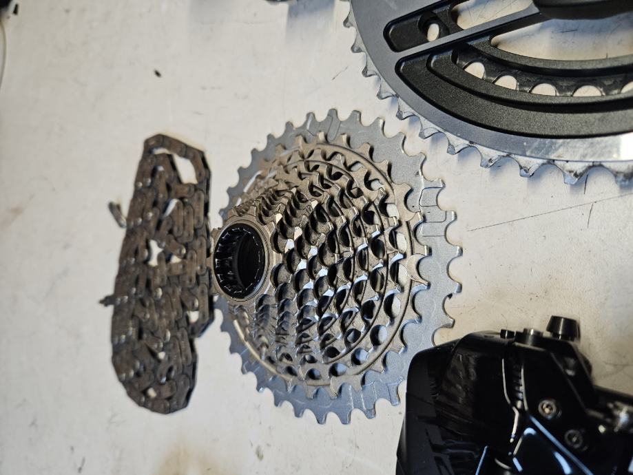 Sram Red AXS 12 brzinska rim brake grupa!