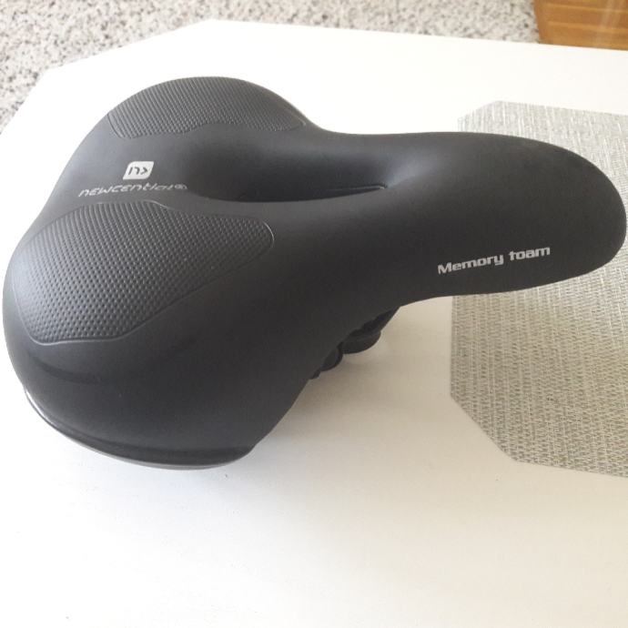 SIC /SJEDALO ŠIROKO ZA CITY BIC. MEKANA MEMORY PJENA NOVO 119 KN