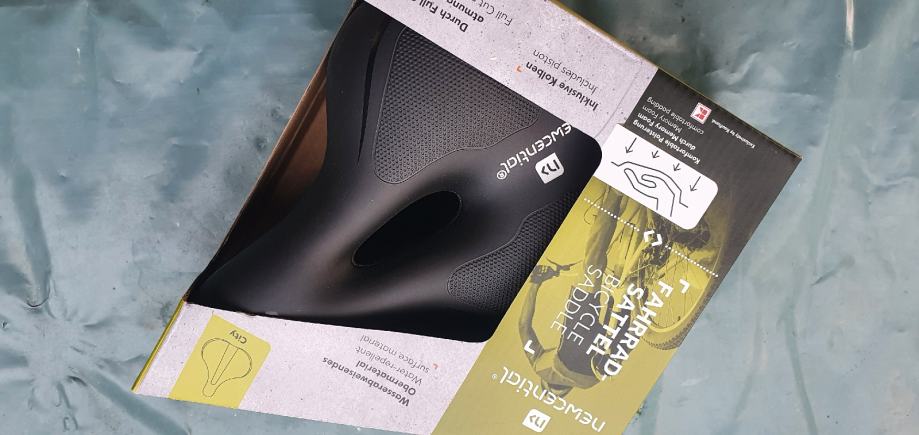 SIC /SJEDALO ŠIROKO ZA CITY BIC. MEKANA MEMORY PJENA NOVO 119 KN