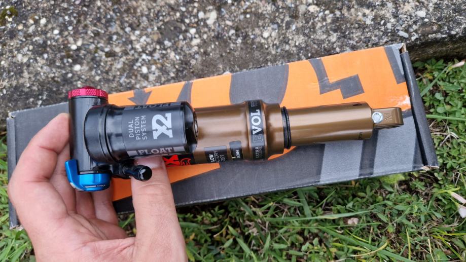 Fox dpx2 factory 210x55 shock