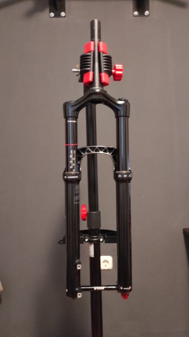ROCKSHOX Fork 29 Yari RC DebonAir 150 mm 42 mm Offset TOP STANJE
