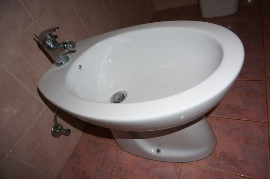 kompletni bijeli bidei bidet za prodaju - bez ostecenja