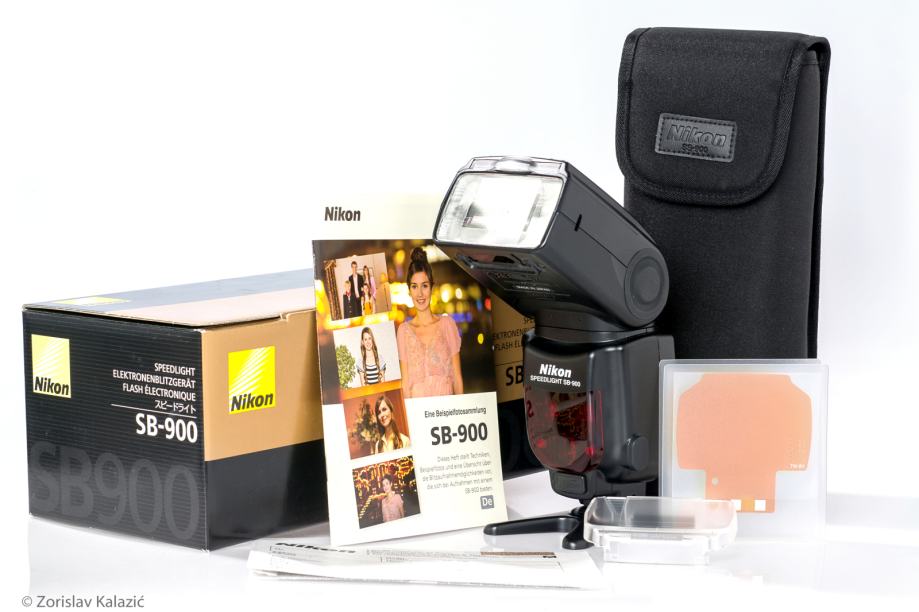 Nikon SB-900 profesionalna elektronska bljeskalica