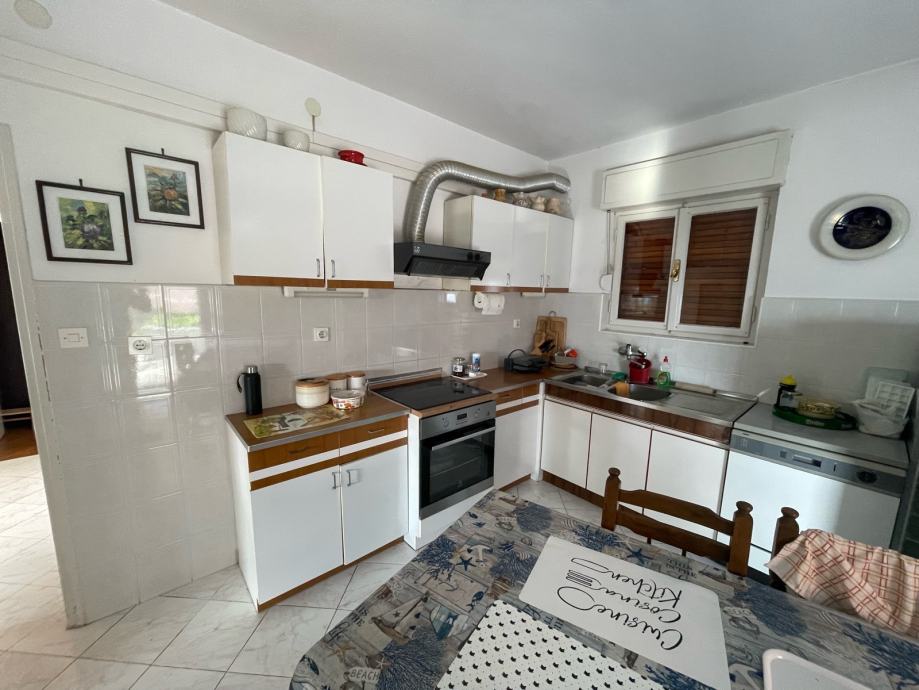 Poklanja se namjestaj