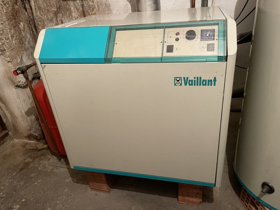 plinski bojler Vaillant 42kw odličan jeftino, poklon 200 lit spremnik