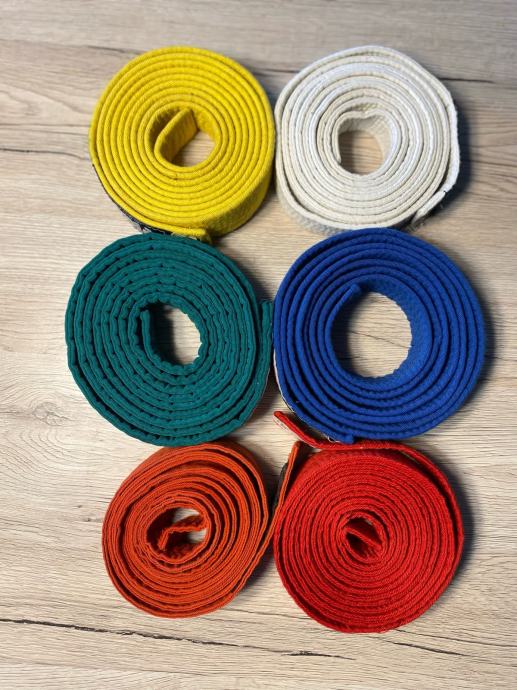 POJASEVI ZA BORILAČKE SPORTOVE RAZNIH BOJA