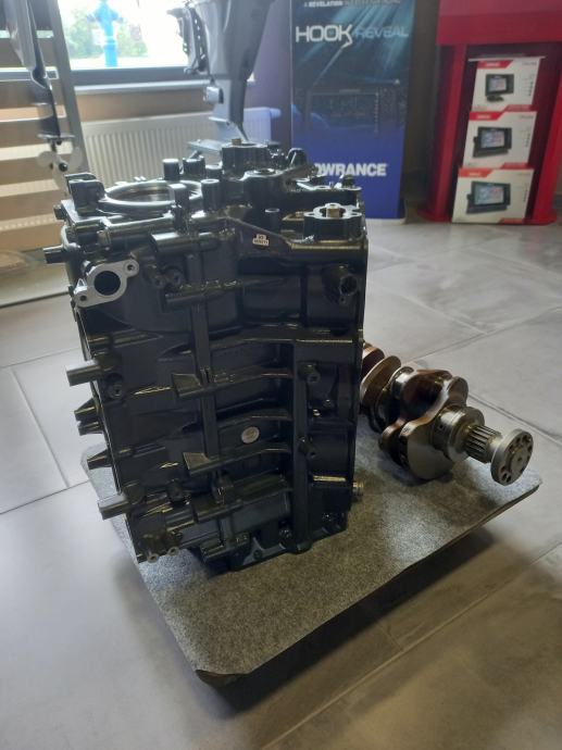 Blok motora sa radilicom za vanbrodski motor Yamaha (4.2 V6)