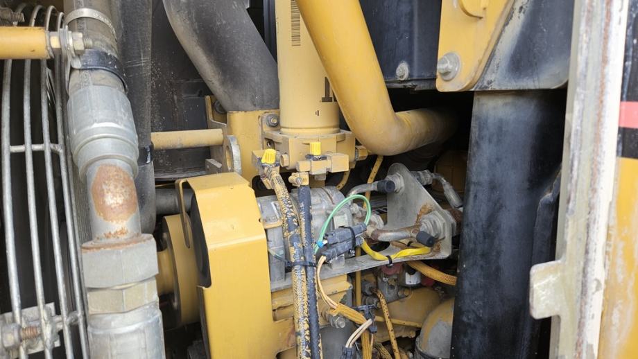 CATERPILLAR 963C - 2.5M - RIPPER - ŽLICA ZA OTVARANJE