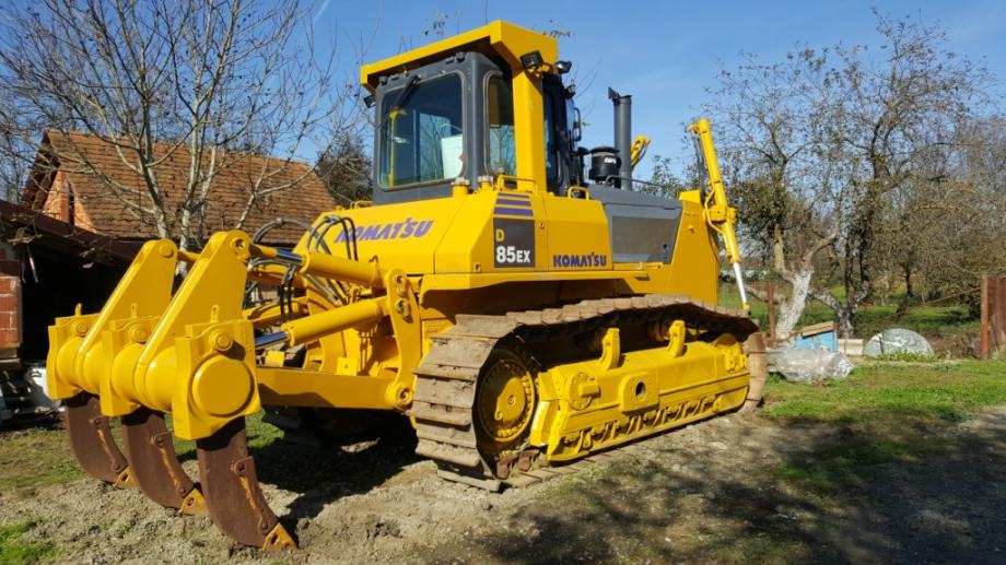 KOMATSU D85-EX15