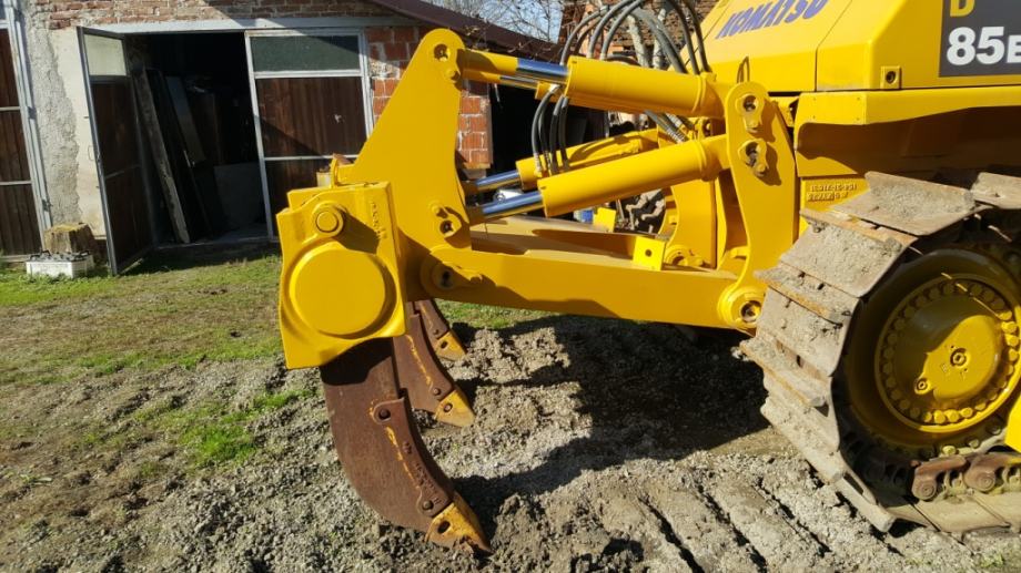 KOMATSU D85-EX15