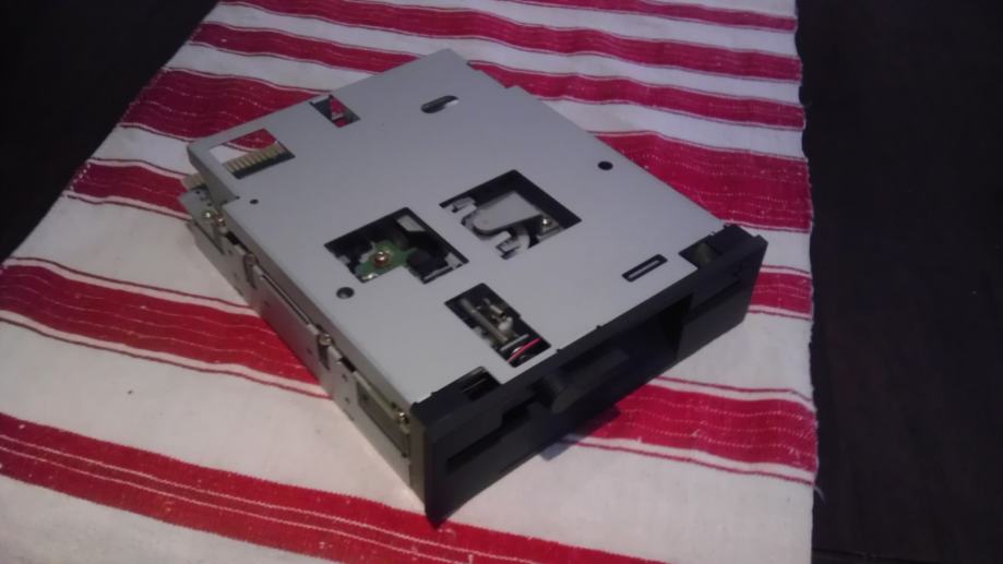 5.25 floppy drive disketna jedinica