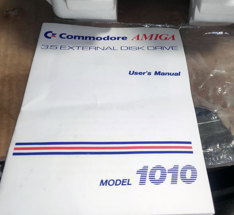 COMMODORE AMIGA 1010 Floppy drive u kutiji retro