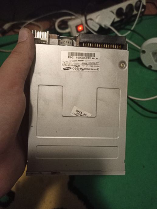 Floppy disk drive