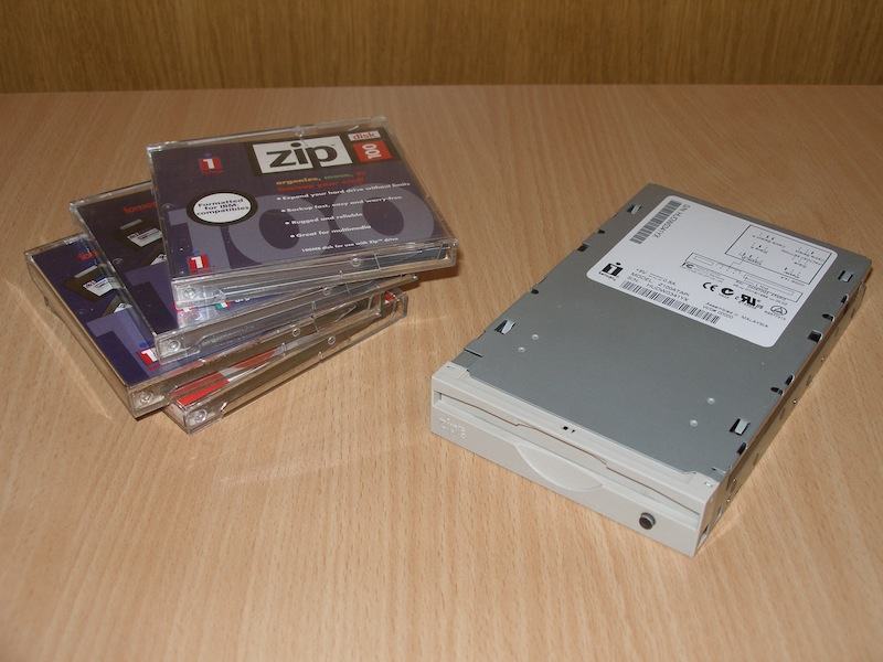 iOMEGA ZIP Drive 100Mb, interni, IDE + 4 ZIP diskete