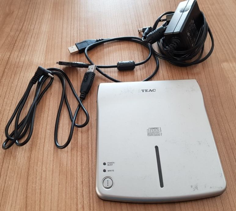 Teac ekterna CD pržilica ili CD čitač, potpuno ispravna
