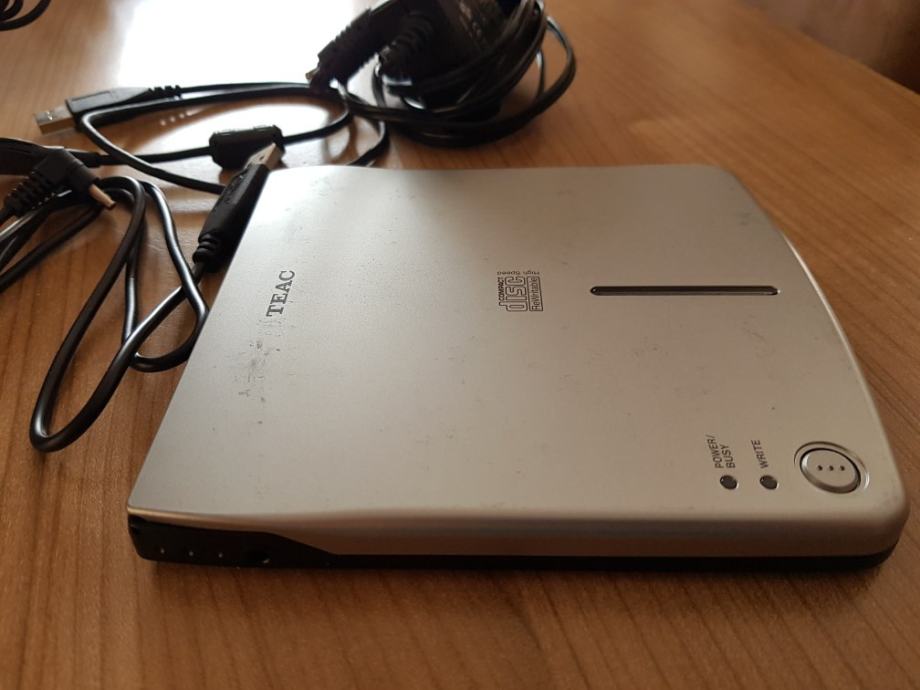 Teac ekterna CD pržilica ili CD čitač, potpuno ispravna