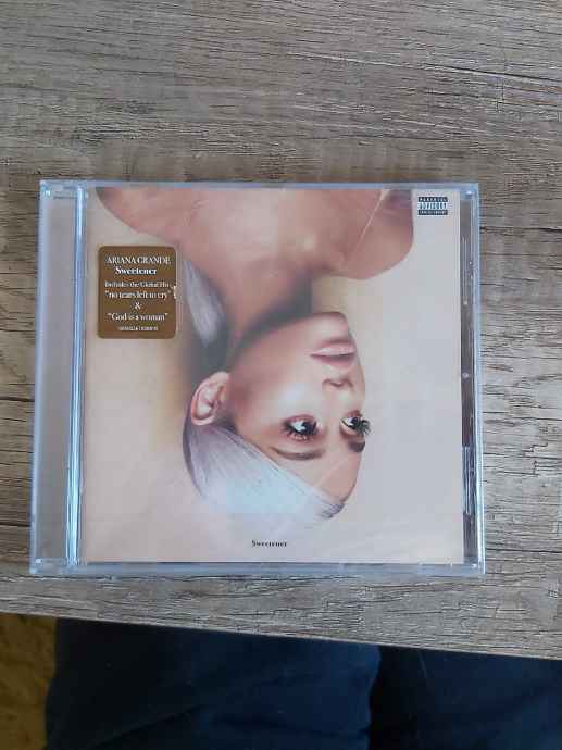Ariana Grande Sweetener CD