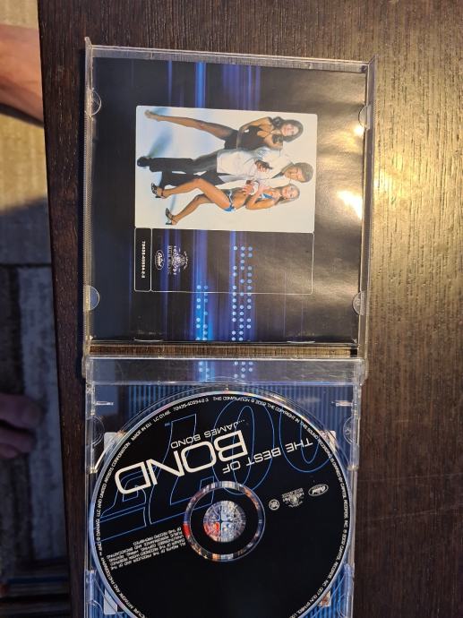 cd James Bond