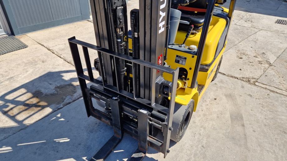 HYUNDAI 18L-7M - 2015 GODINA - TRIPLEX - 9445 RADNIH SATI