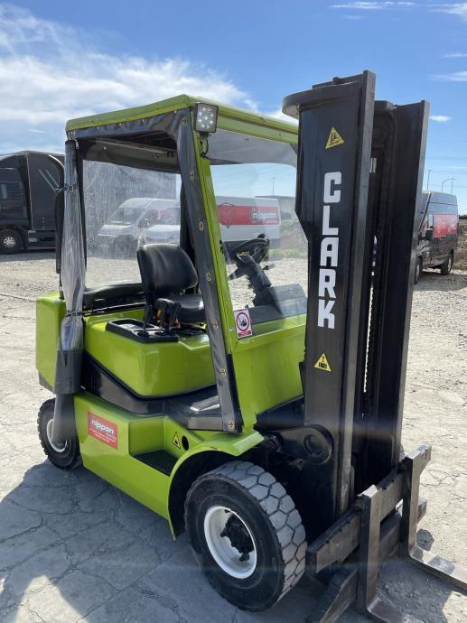 VILIČAR CLARK DIESEL - 1997. god. AUTOMATIK - VILJUŠKAR U ZAGREBU