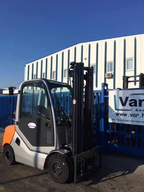 Viličar STILL RX 70-30 T - plin, triplex kran, kabina