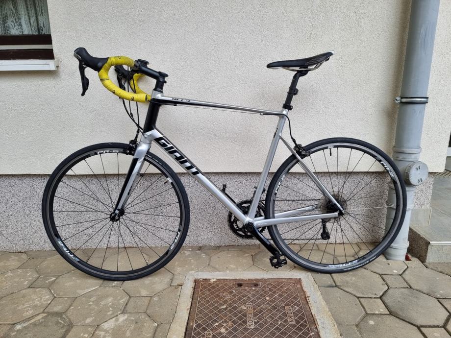 Cestovni bicikl Giant Defy 1 - shimano 105 (2x11s)
