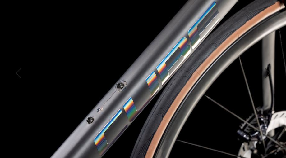 CUBE ATTAIN C:62 SLT CARBON´N´RAINBOW 2025