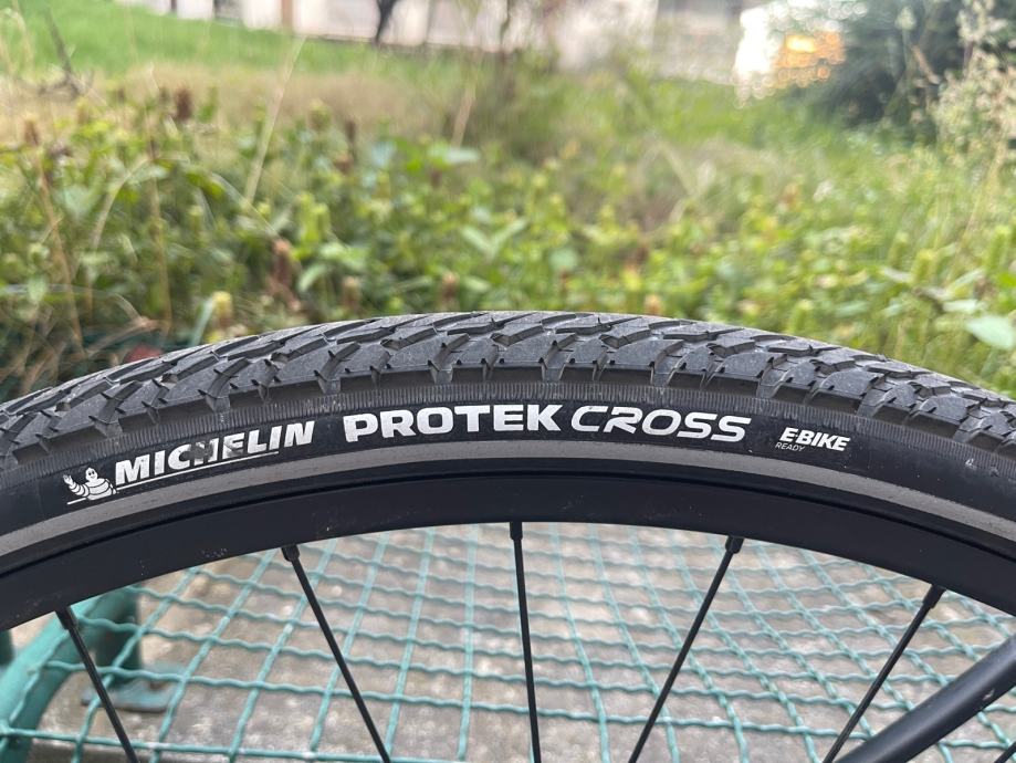 Specialized Sequoia gravel/touring bike