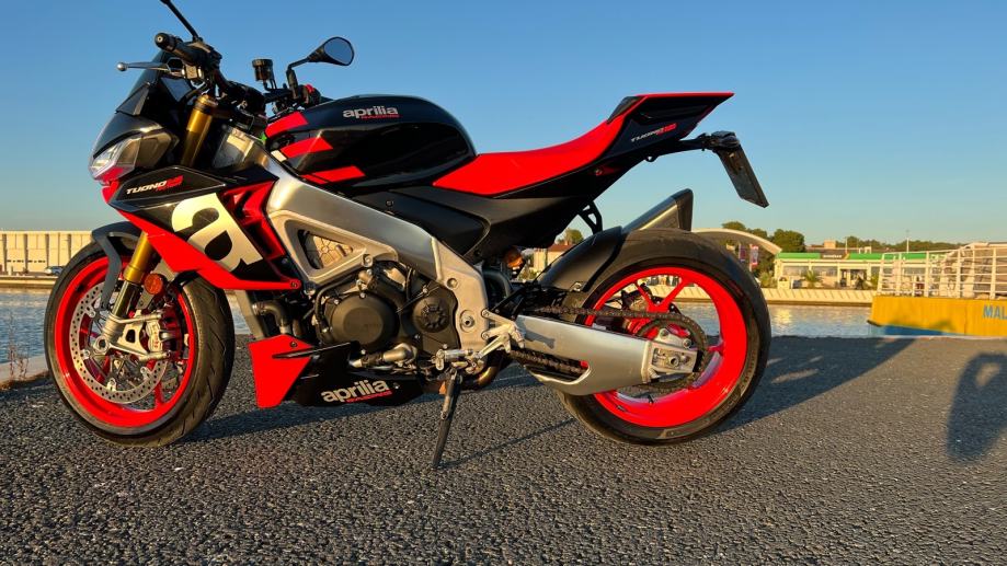 Aprilia Tuono 1100 Factory 1077 cm3, 2021 god.