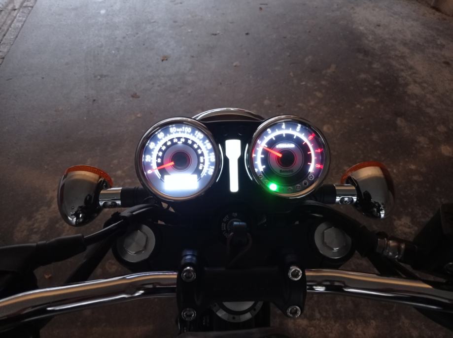 Benelli Imperiale 400 - Prilika! Novo! 380 cm3, 2023 god.