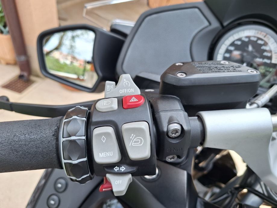 BMW R1200RT, nova registracija do 8/2025, izuzetno očuvan motor, 2015 god.