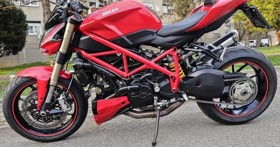 Ducati 848 Streetfighter 850 cm3, 2013 god.