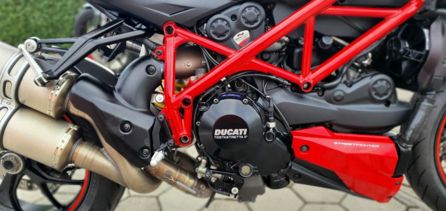 Ducati 848 Streetfighter 850 cm3, 2013 god.