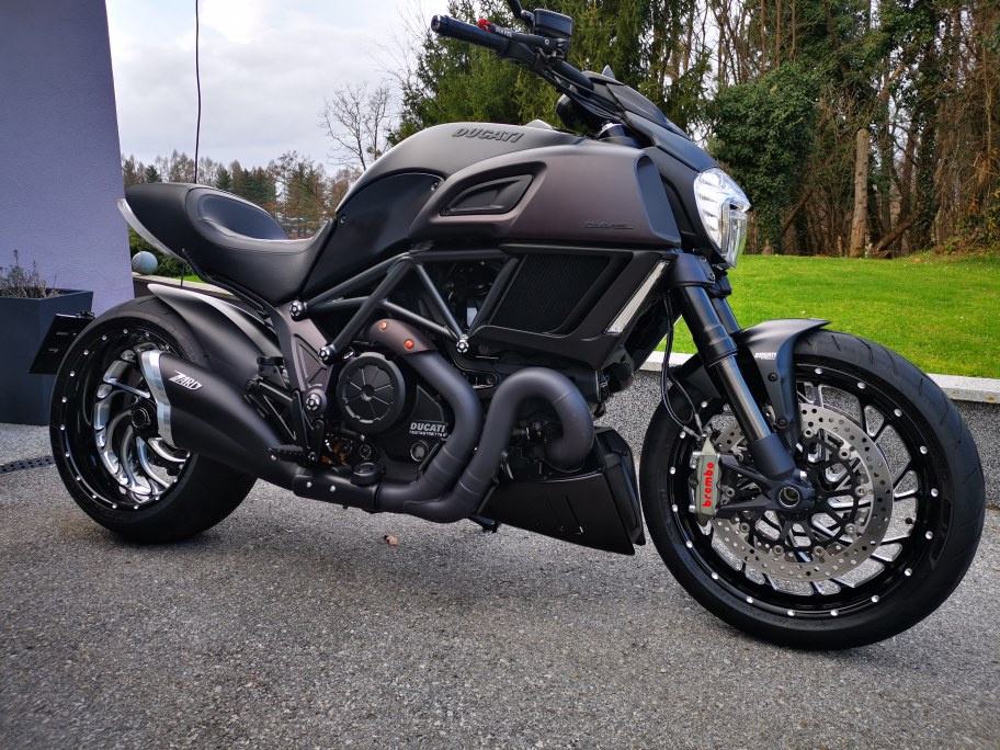 Ducati Diavel Performance Black, 2015 god.