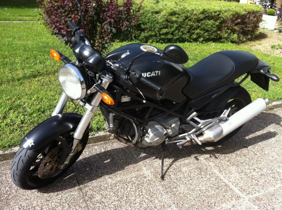 Ducati Monster 620 black 618 cm3, 2004 god.